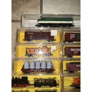 Atlas | Toys | N Scale Model Train Lot Of 5 Cars 54pcs Of Track ...